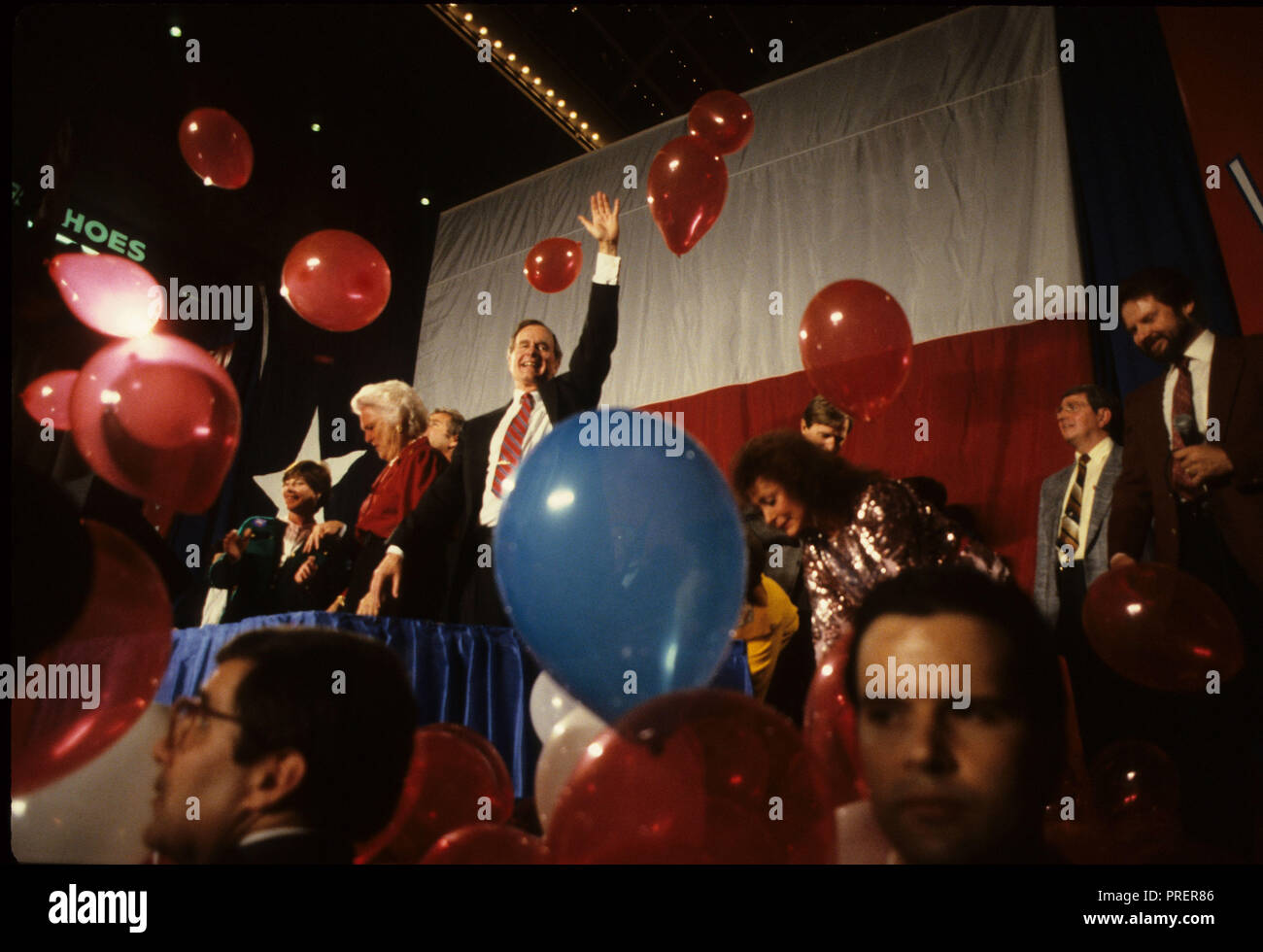 George H W Bush (Bush 41) at the final rally of the 1999 presidential ...