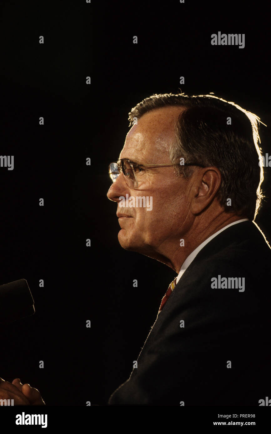 Bush 41 profile hi-res stock photography and images - Alamy