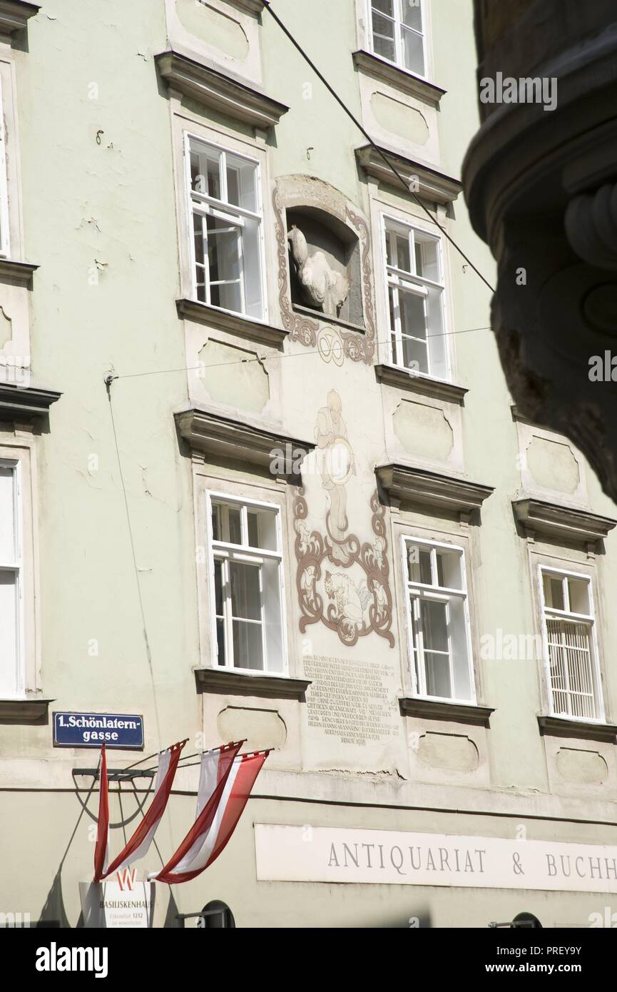 Wien, Schönlaterngasse, Basiliskenhaus - Vienna, Basilisk House Stock ...