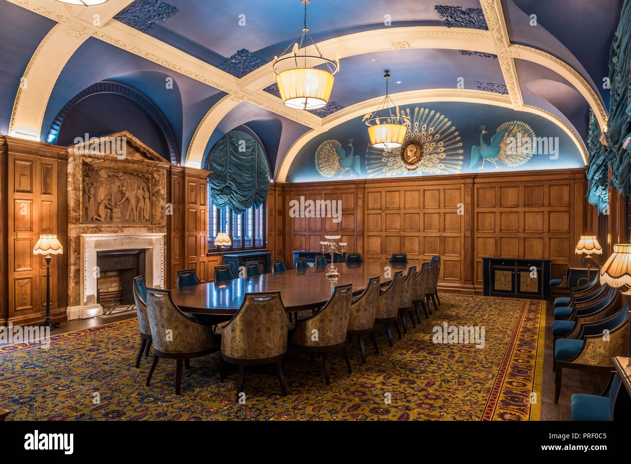 Fireplace vaulted ceiling hi-res stock photography and images - Alamy