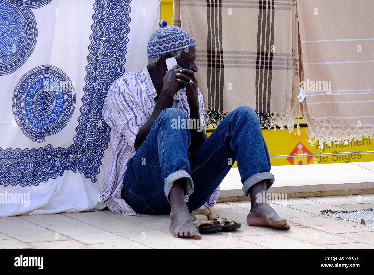 African salesman hi-res stock photography and images - Alamy