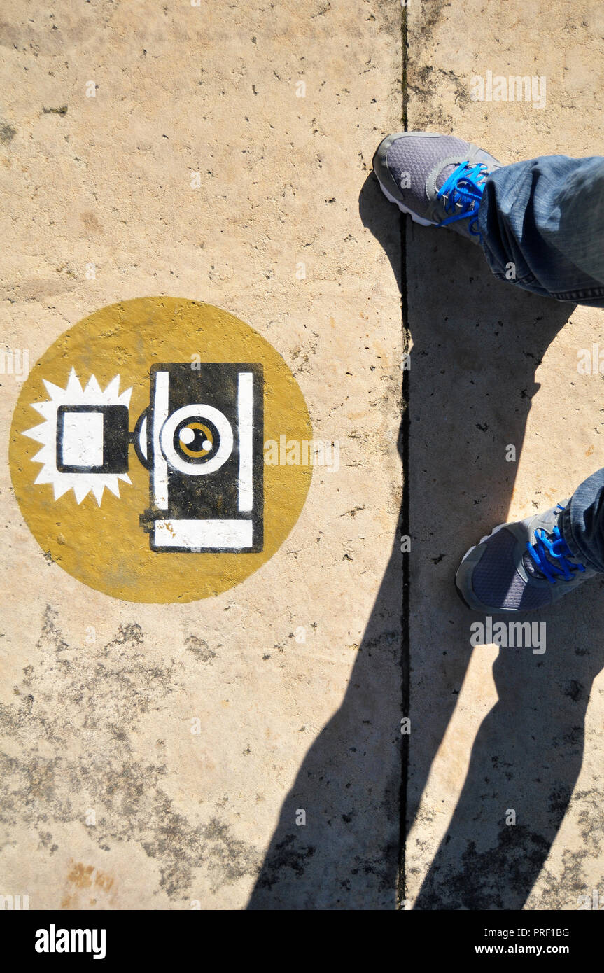 Viewpoint symbol hi-res stock photography and images - Alamy