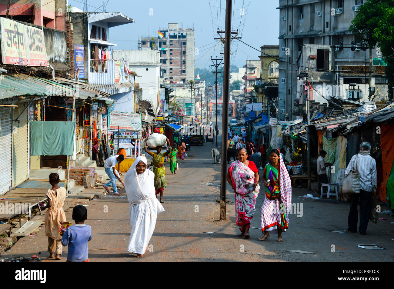 PARESHNATH, JHARKHAND, INDIA - JAN 25: People and crowds walking ...