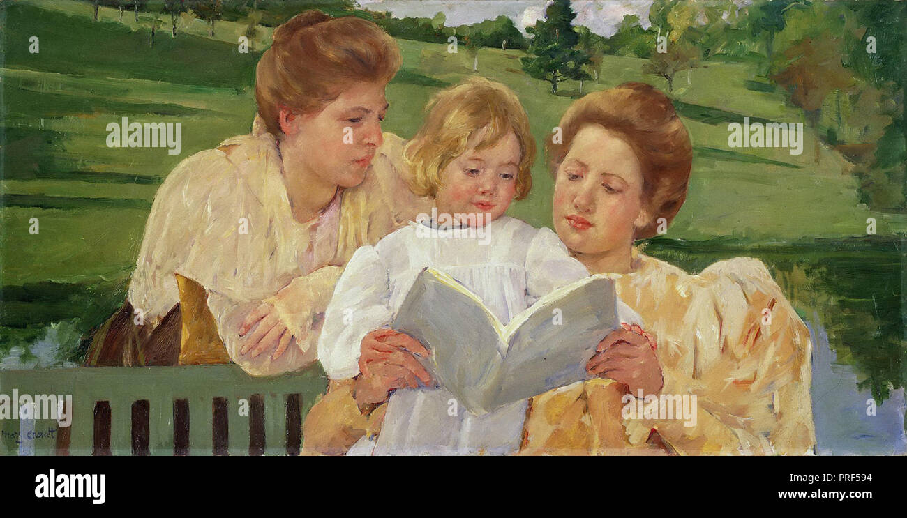 Family group reading century hi-res stock photography and images - Alamy