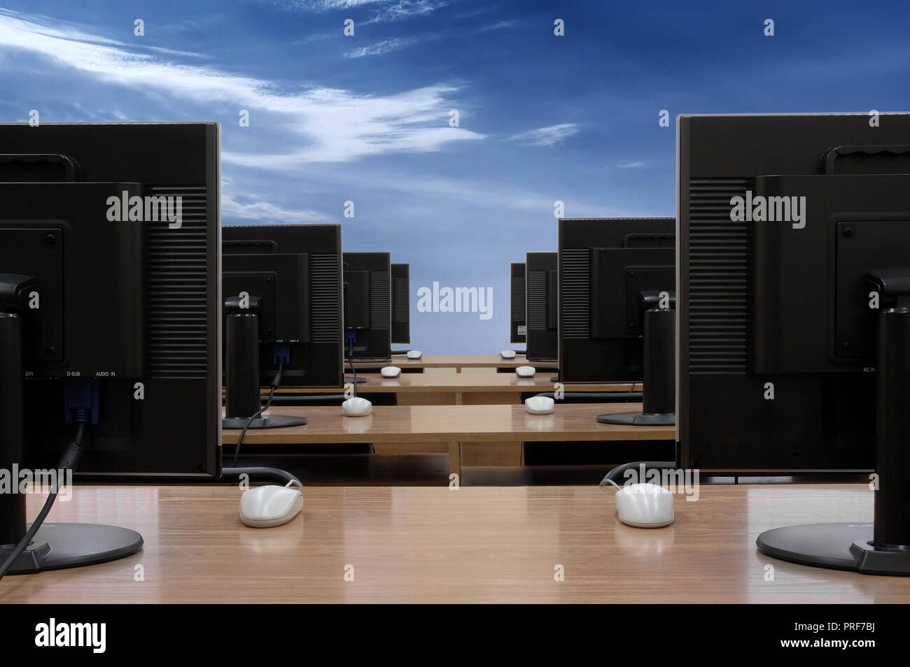 Clear desk classroom hi-res stock photography and images - Alamy