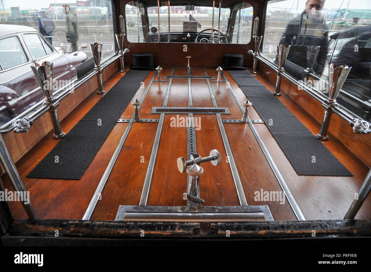 Undertaker hearse hi-res stock photography and images - Alamy