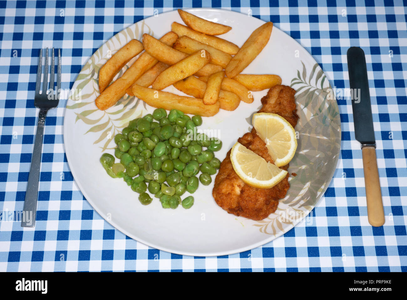 Fish, chips and peas Stock Photo - Alamy