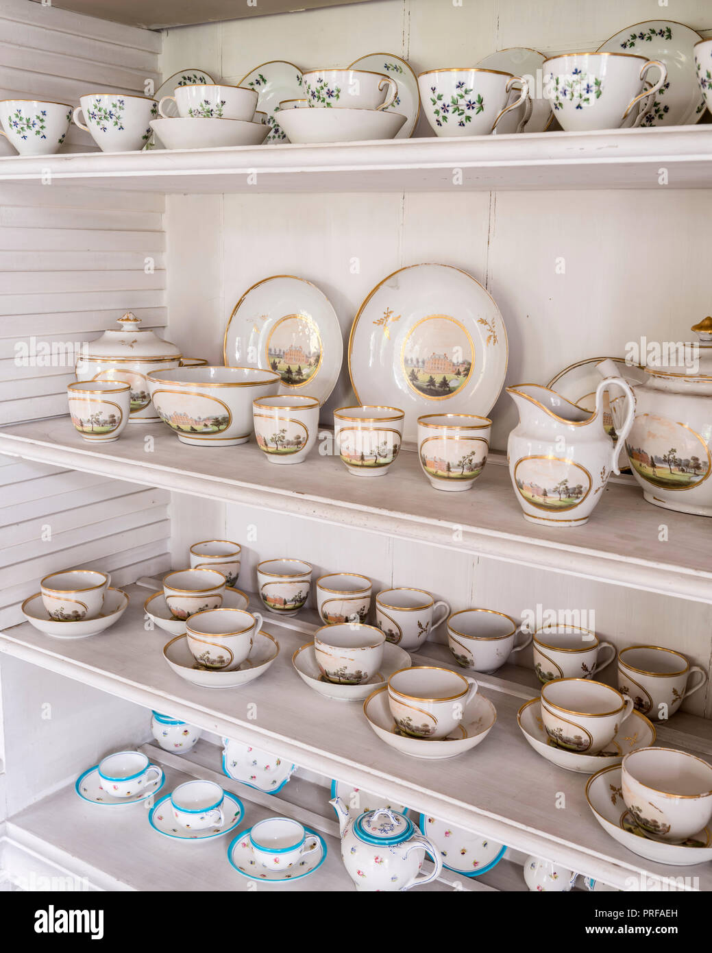 Chinaware hi-res stock photography and images - Alamy