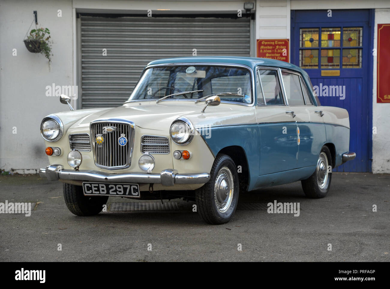 1965 Wolseley 16/60 classic British saloon car Stock Photo - Alamy