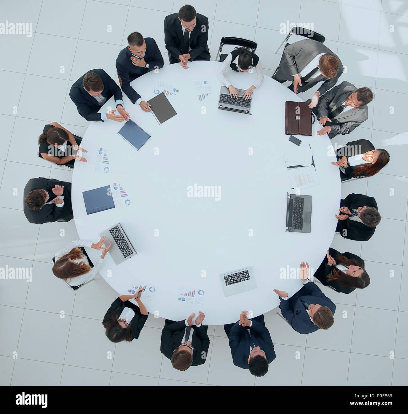 Boardroom women round table hi-res stock photography and images - Alamy