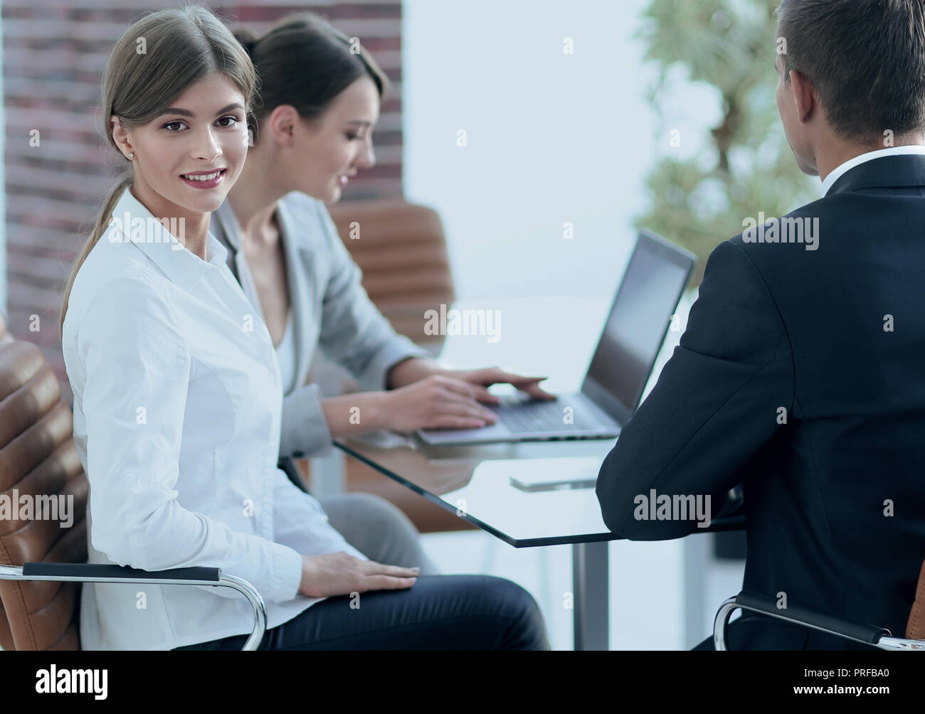 Thinking businesswoman behind desk hi-res stock photography and images ...