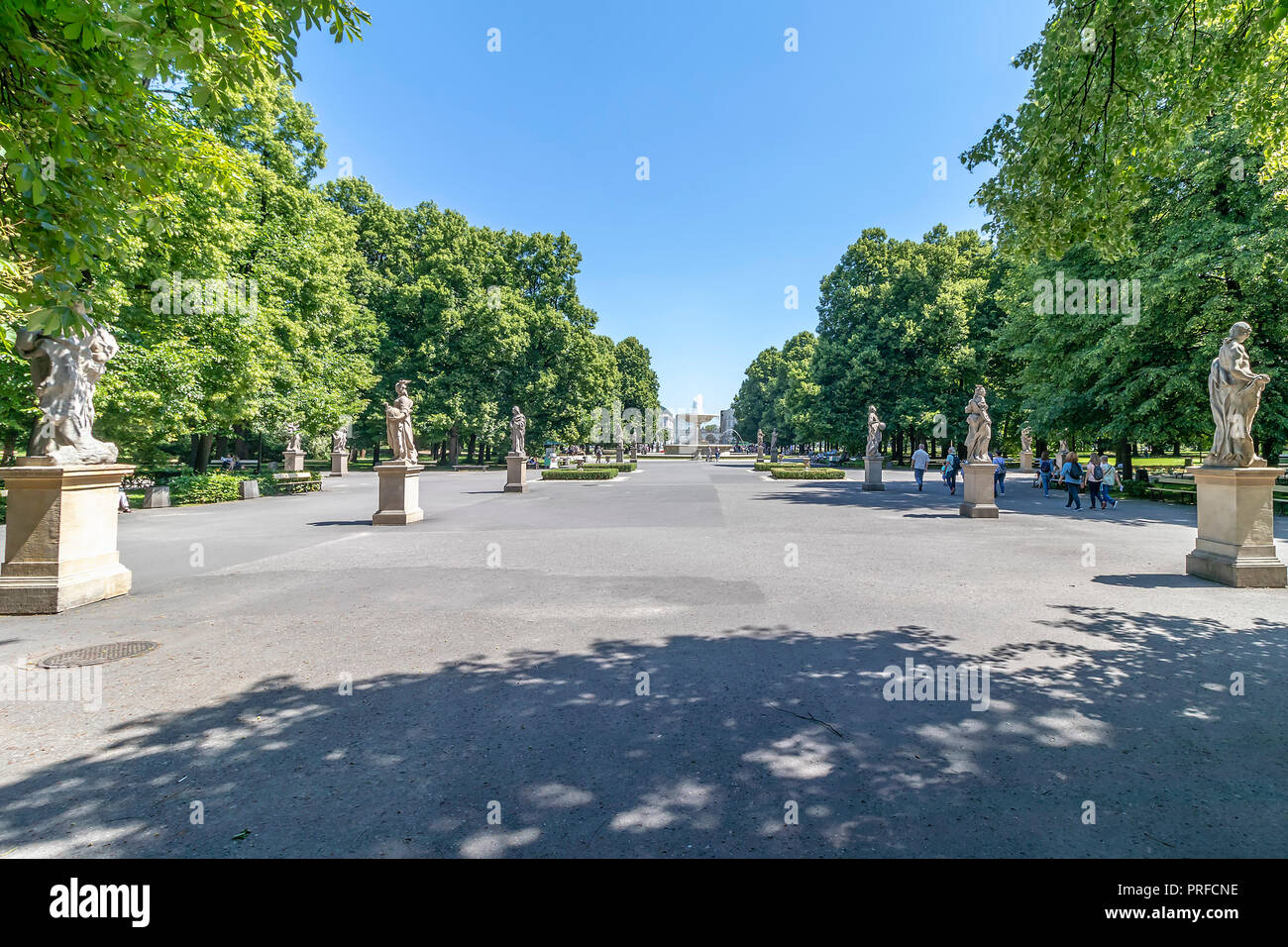 Saxon sundial hi-res stock photography and images - Alamy Saxon sundial hi-res stock photography and images - Alamy