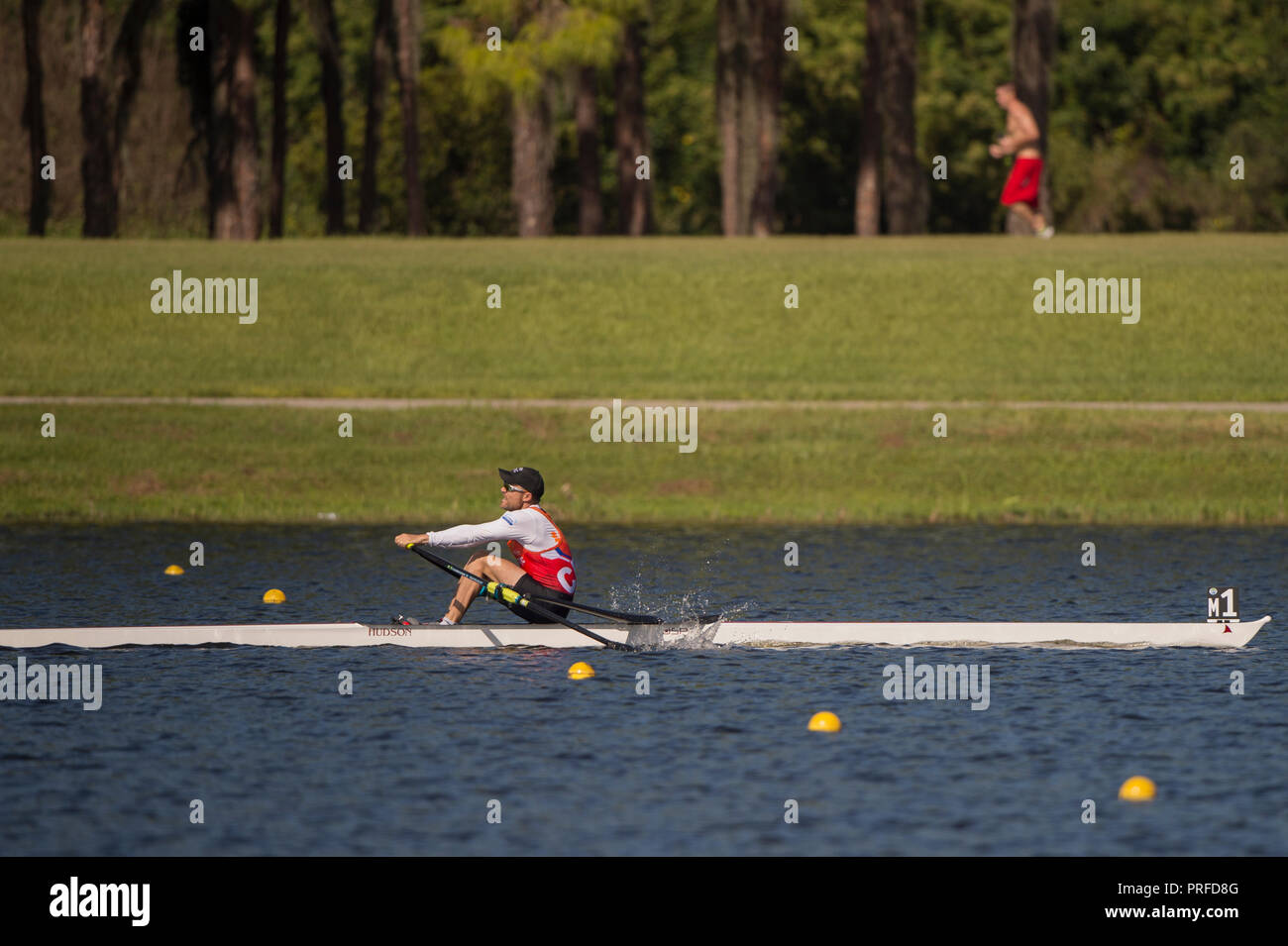 Mens single sculler hi-res stock photography and images - Alamy