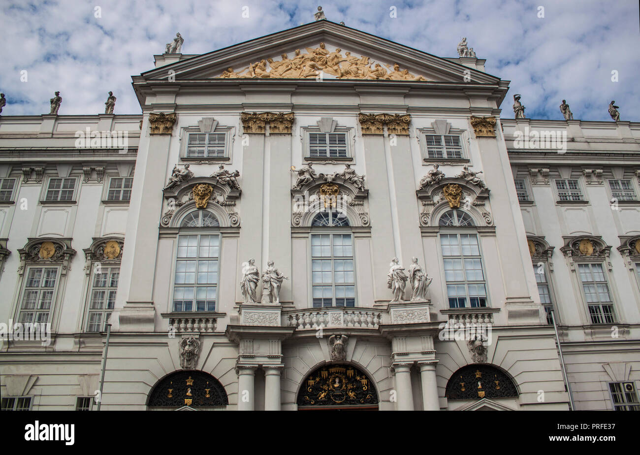 Statues in vienna hi-res stock photography and images - Alamy