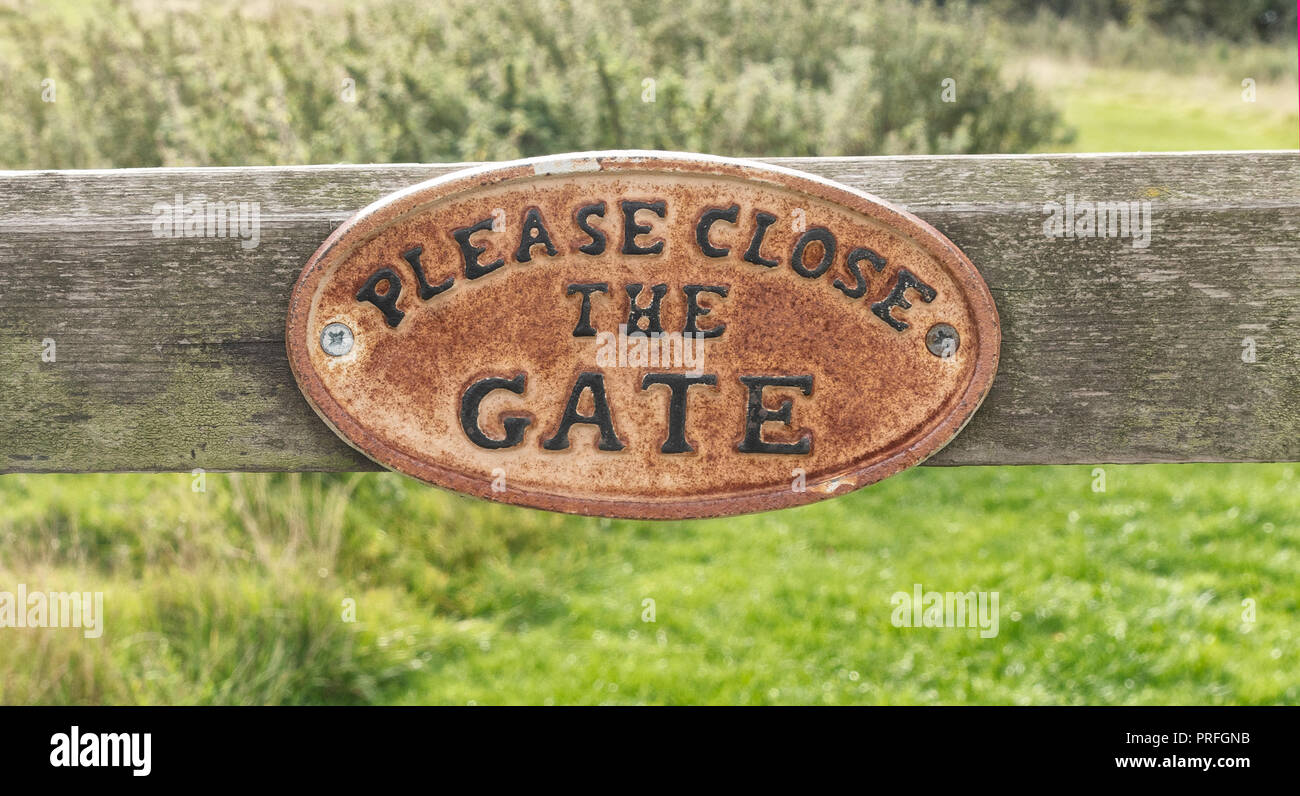 Old Close The Gate sign, Yorkshire, United Kingdom Stock Photo - Alamy