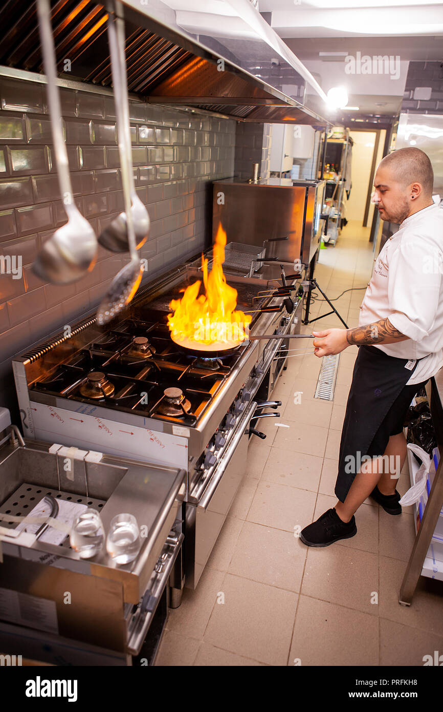 Frying pan on burning gas hi-res stock photography and images - Alamy