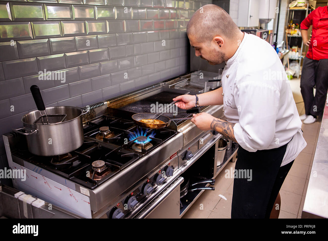 Chef cooking delicious meal in his restaurant kitchen Stock Photo - Alamy