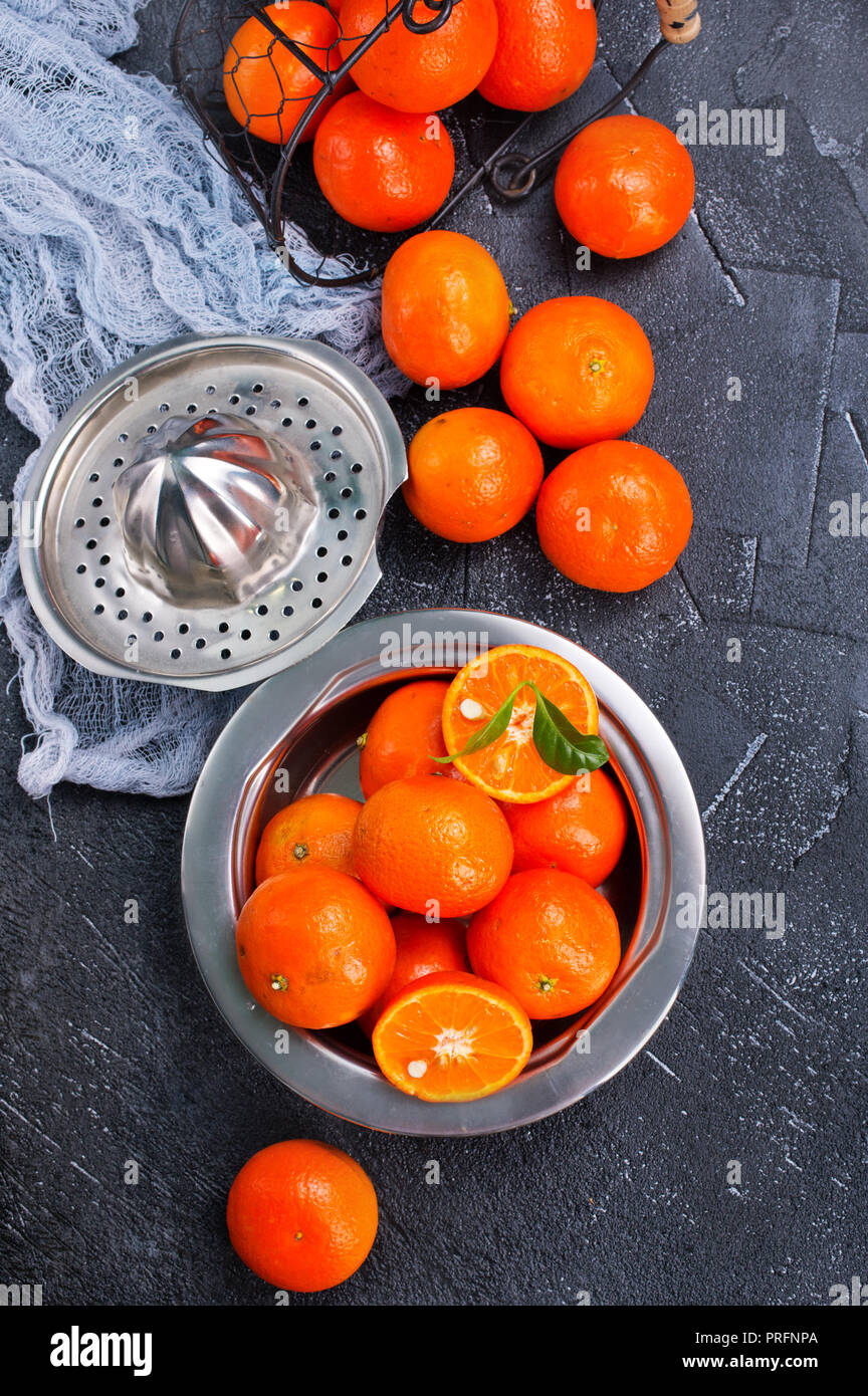 fresh tangerines, tangerines on a table, fresh fruits Stock Photo - Alamy