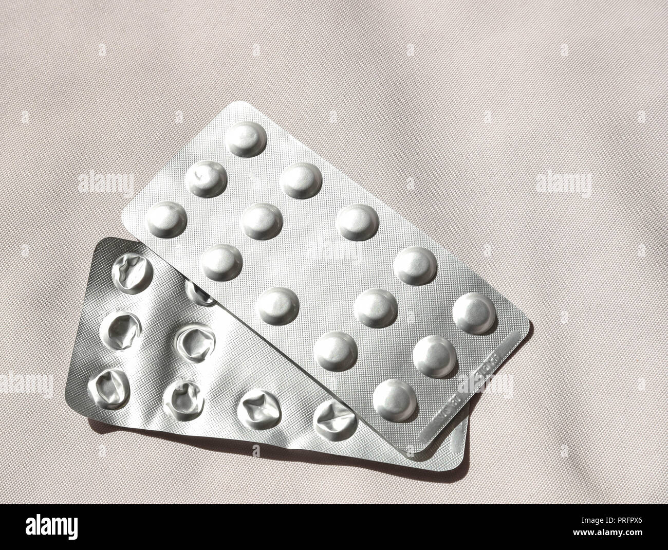 Generic pharmacy drug packet hi-res stock photography and images - Alamy