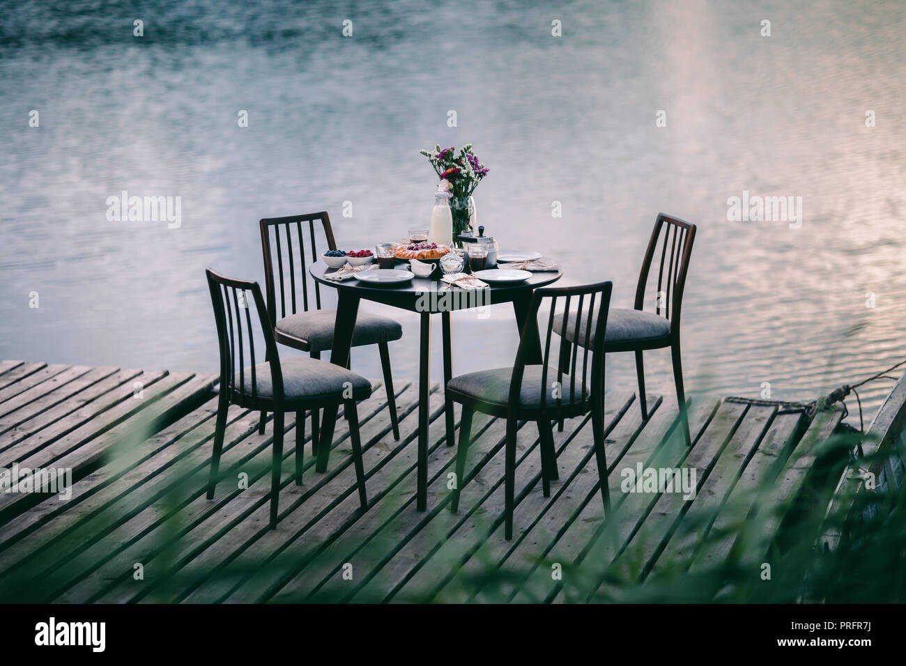 Restaurant table served romantic hi-res stock photography and images ...