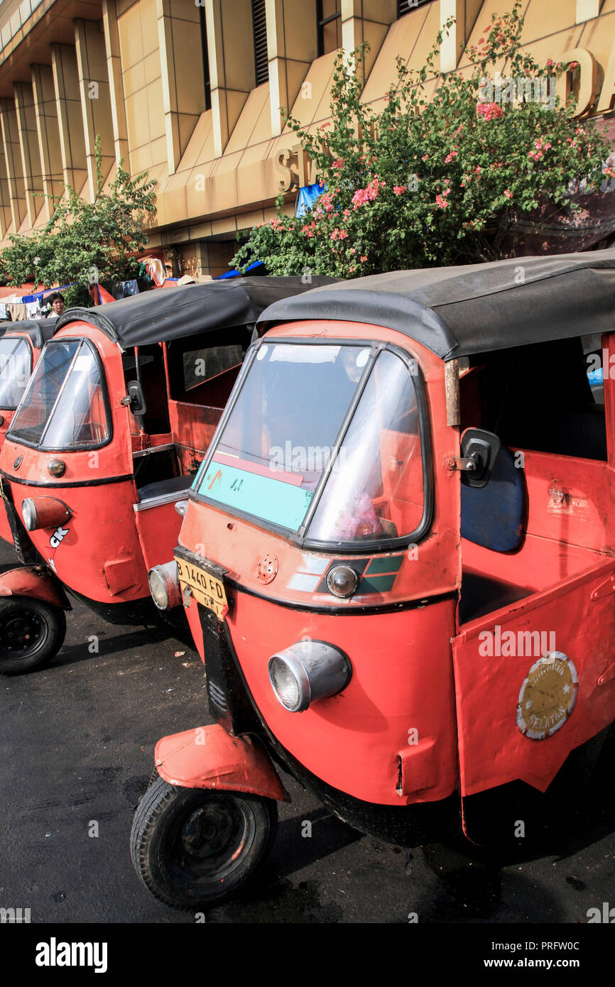 Tuktuk orange hi-res stock photography and images - Alamy