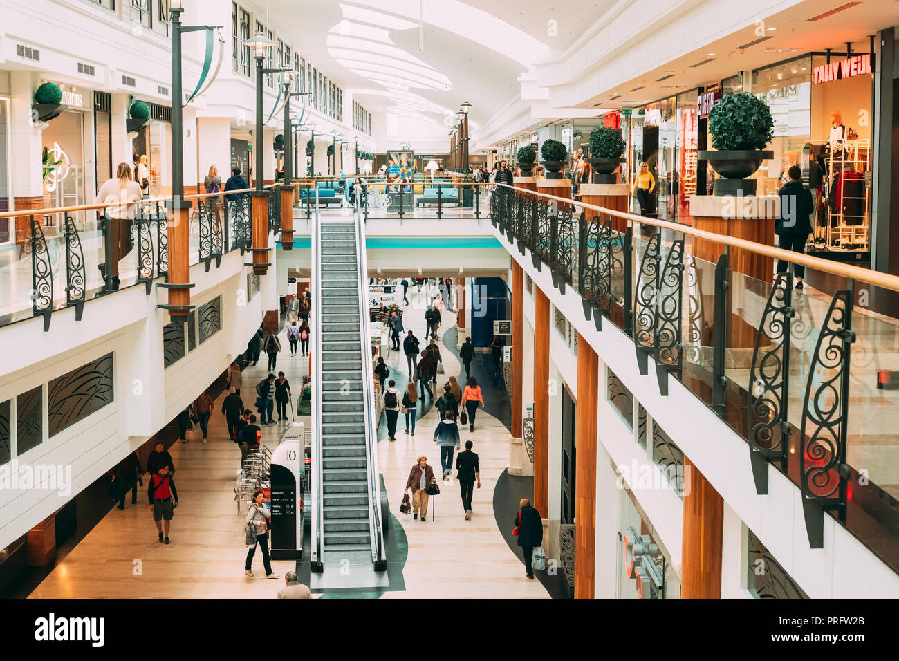 Warsaw, Poland - September 27, 2018: People Visiting Arkadia Shopping Mall Stock Photo - Alamy