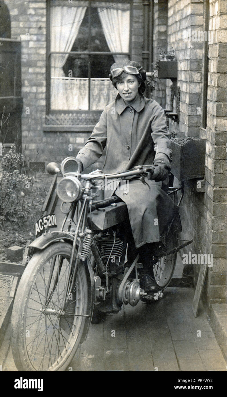Lady on a 1912 Sunbeam 500cc direct drive motorcycle, circa 1912 Stock ...