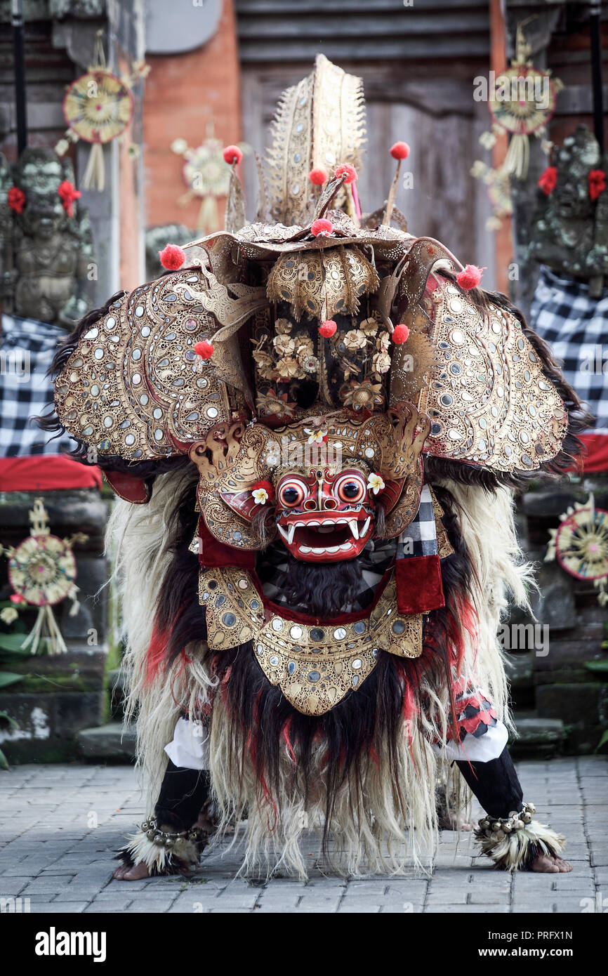 Barong and kris show hi-res stock photography and images - Alamy
