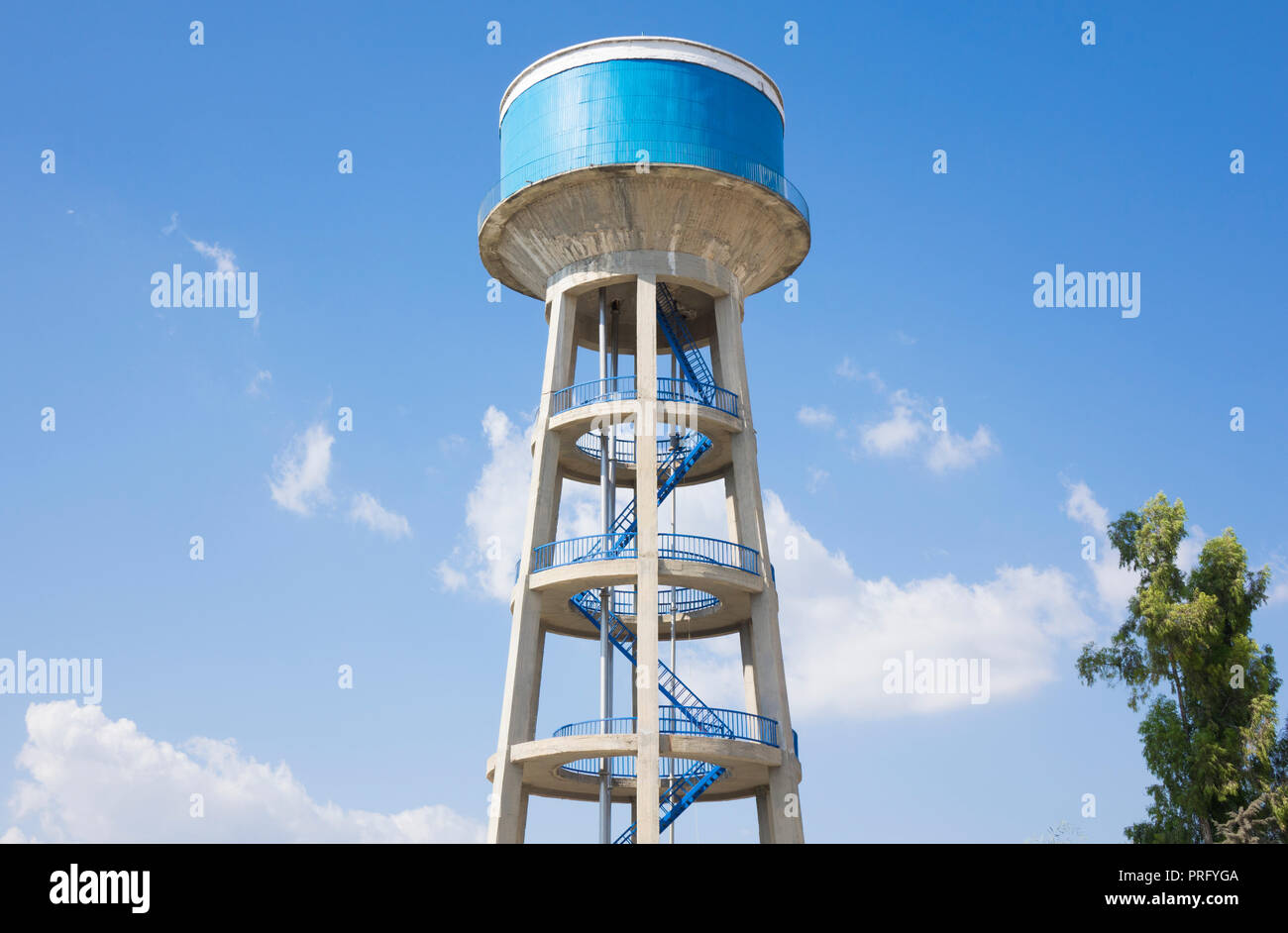 Water tower painted hi-res stock photography and images - Alamy