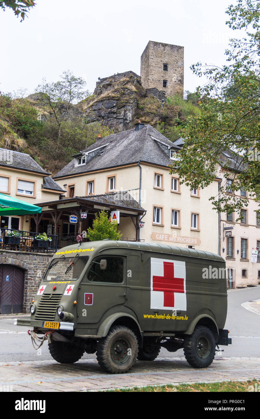 Old army ambulance hi-res stock photography and images - Alamy