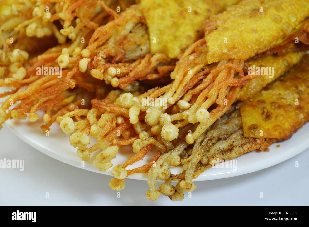 Fried wonton wrapper hi-res stock photography and images - Alamy