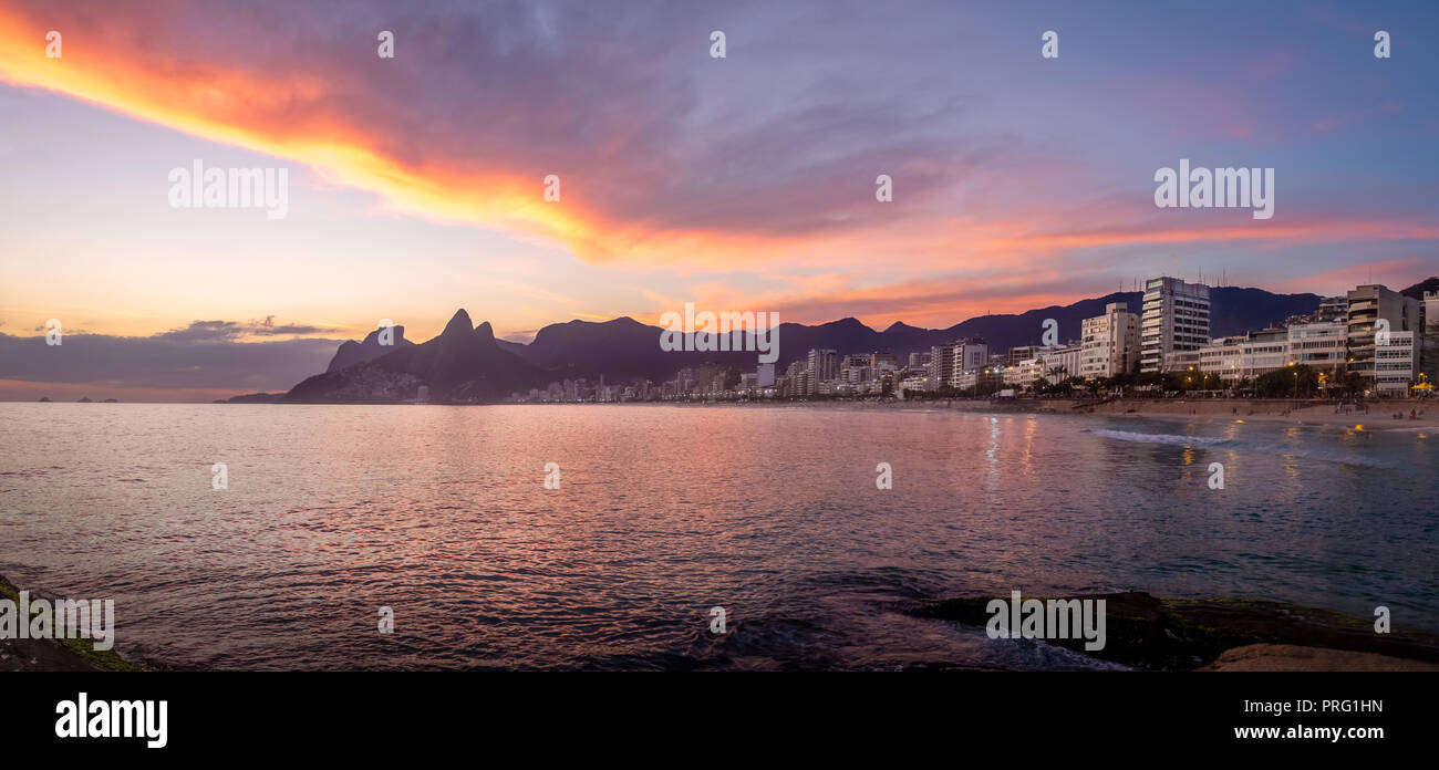 Rio sunset arpoador beach brazil hi-res stock photography and images ...