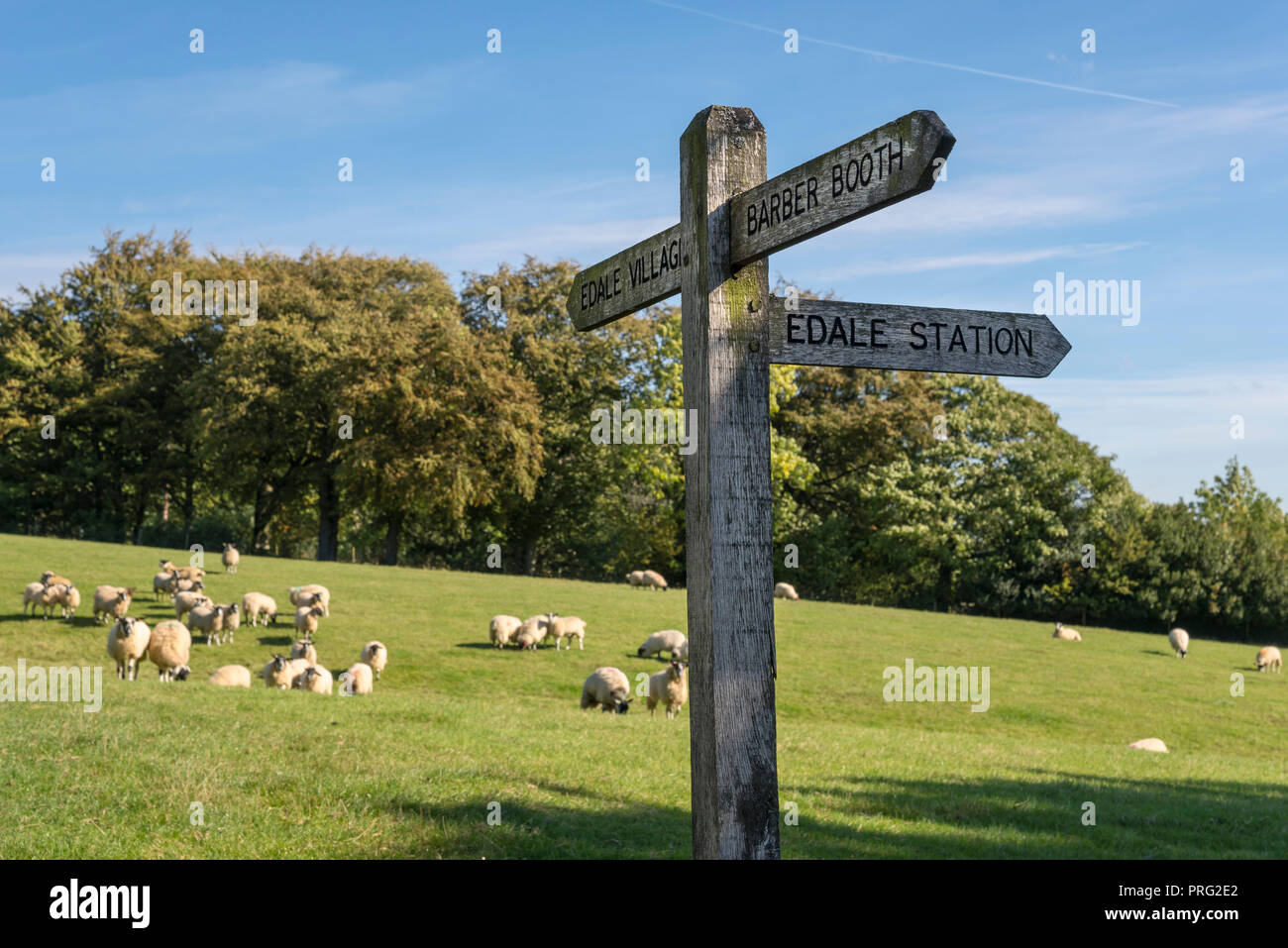 Footpath sign on the Pennine way between Edale and Barber Booth, Peak ...