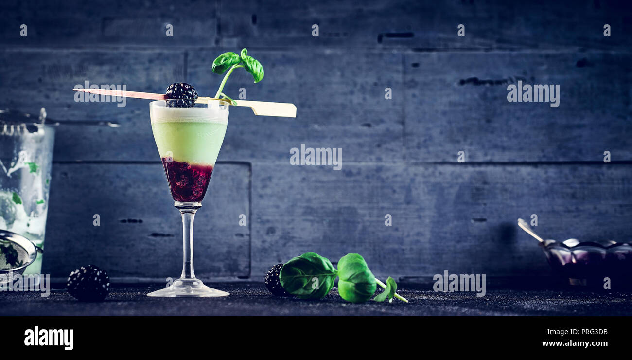 Bramble cocktail hi-res stock photography and images - Alamy