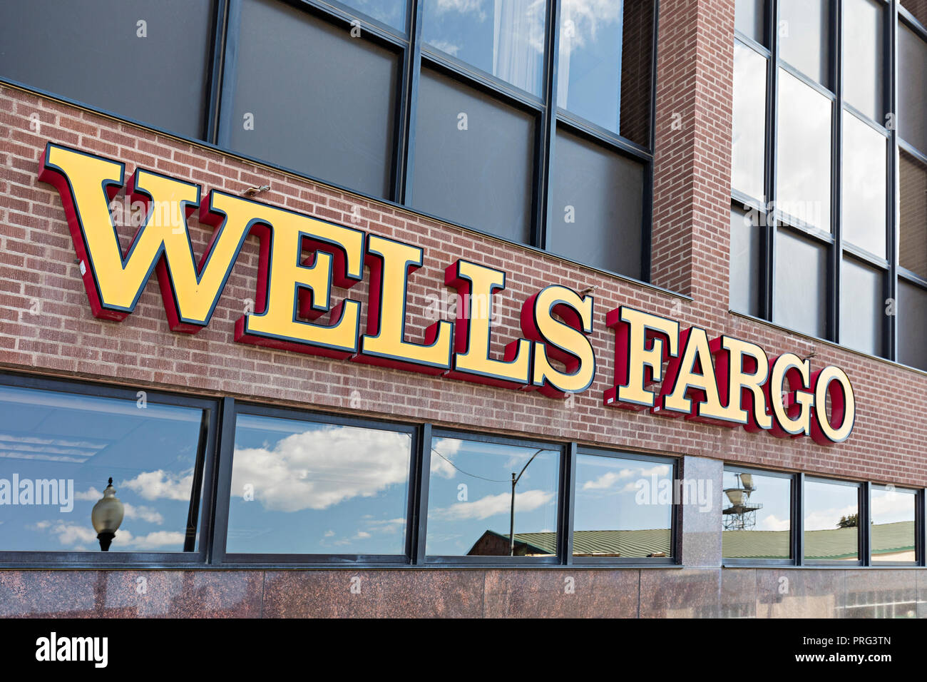 Wells fargo sign hi-res stock photography and images - Alamy