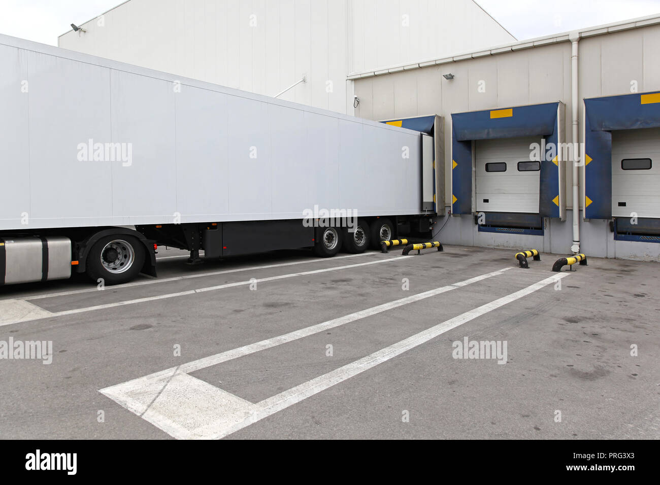 Loading box trailer truck hi-res stock photography and images - Alamy