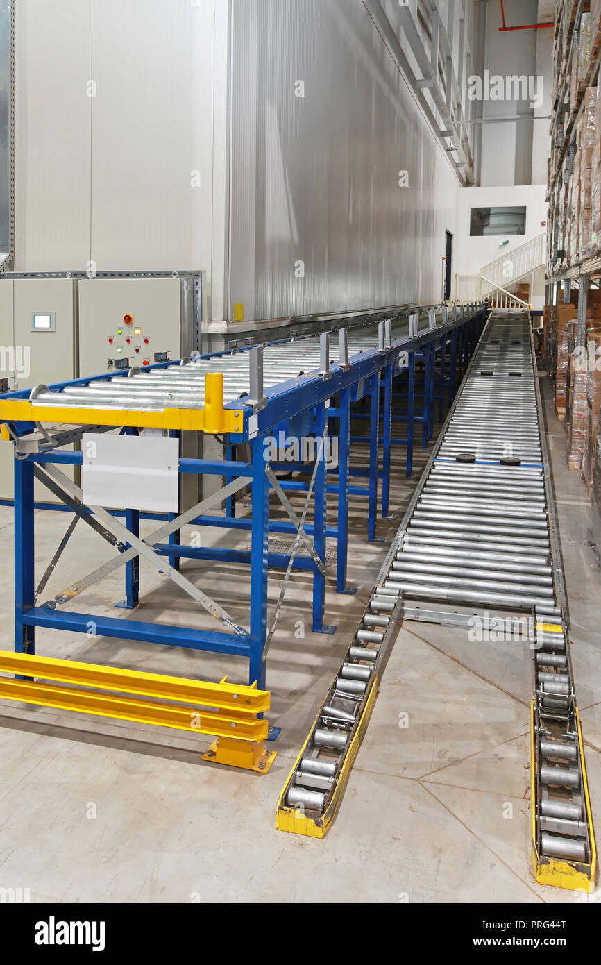 Conveyor rollers for pallet handling in distribution warehouse Stock ...