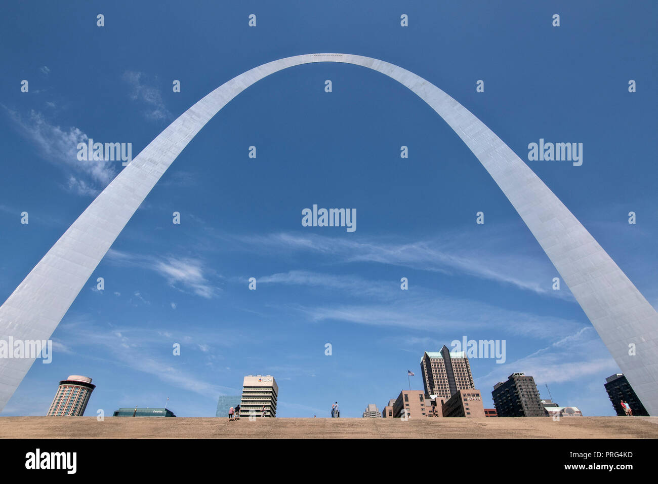 The landmark Gateway Arch, Gateway to the West, Downtown St. Louis ...
