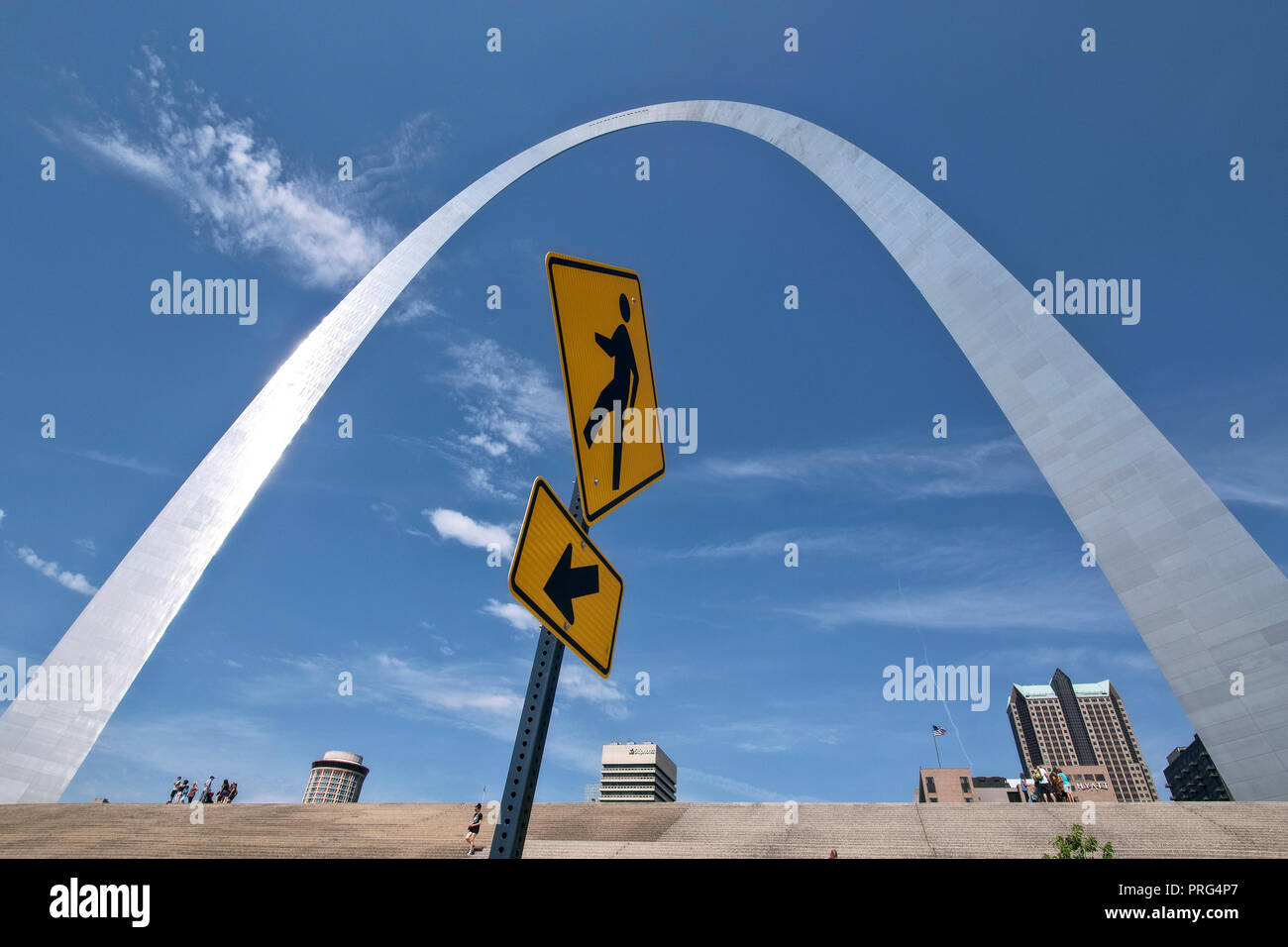 The landmark Gateway Arch with pedestrian signs, Gateway to the West ...