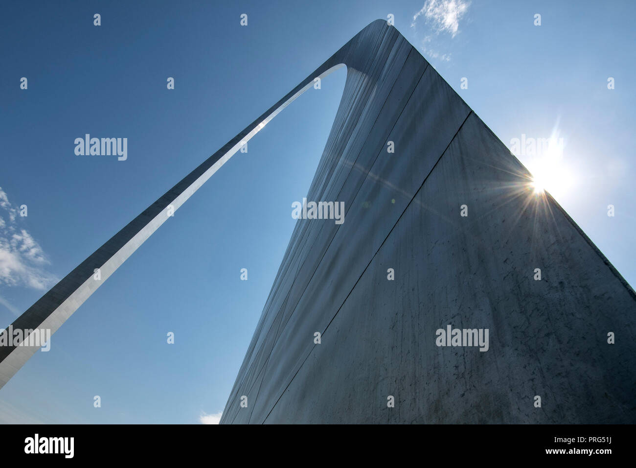 The landmark Gateway Arch, Gateway to the West, Downtown St. Louis ...
