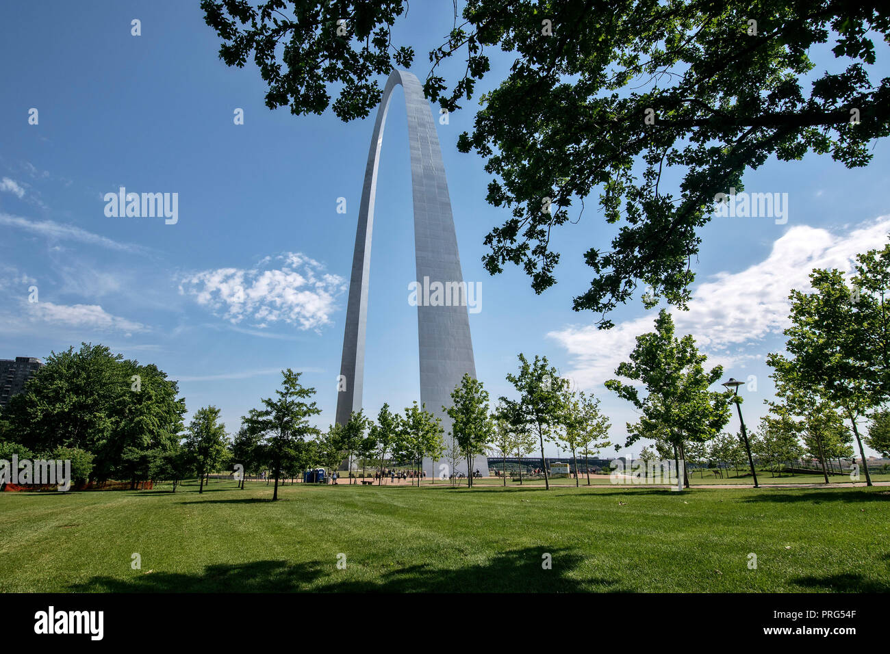 The landmark Gateway Arch, Gateway to the West, Downtown St. Louis ...
