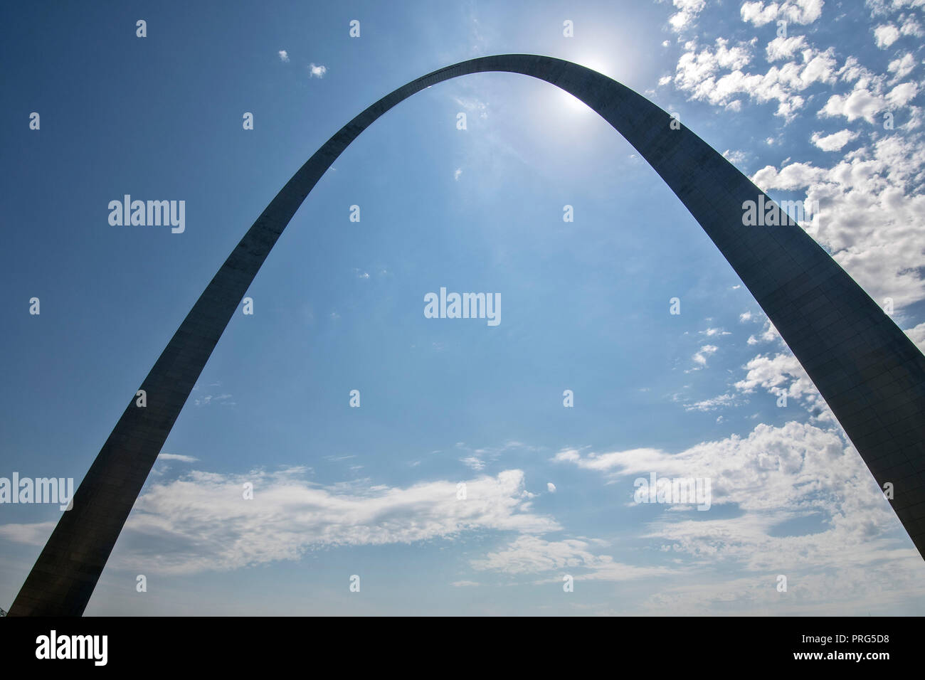 The landmark Gateway Arch, Gateway to the West, Downtown St. Louis ...