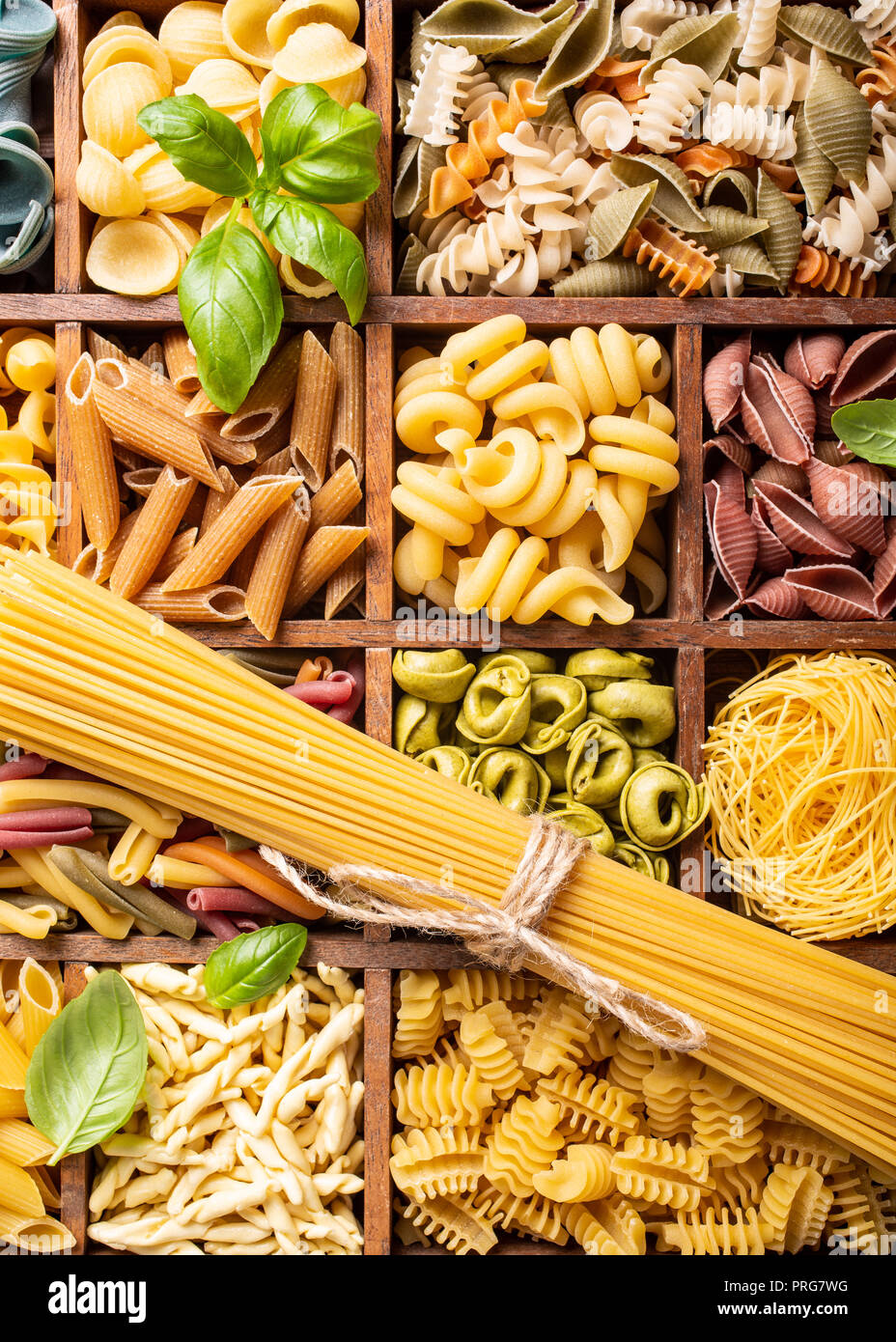 Uncooked spaghetti box hi-res stock photography and images - Alamy