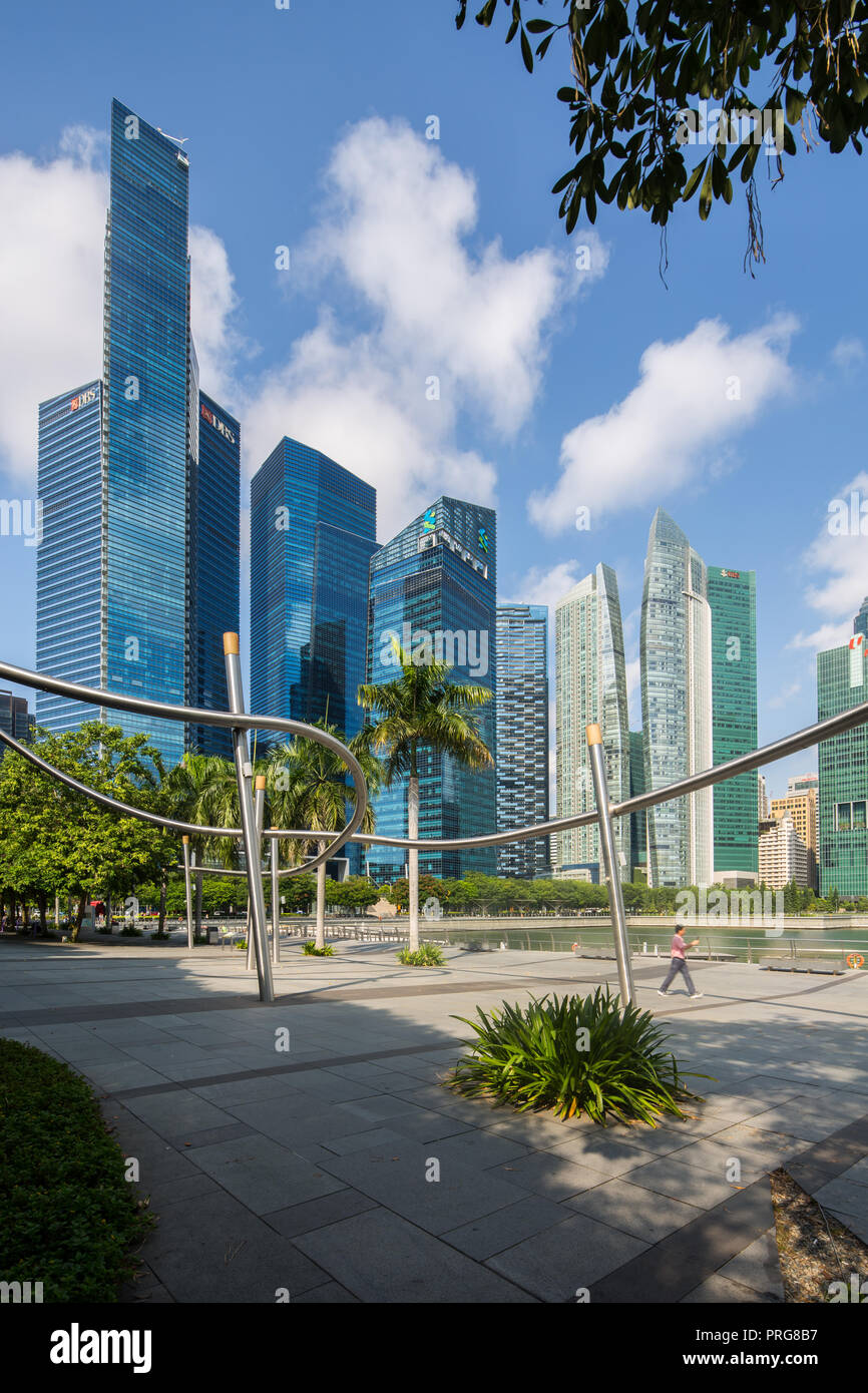 Corporate office building at marina bay hi-res stock photography and ...