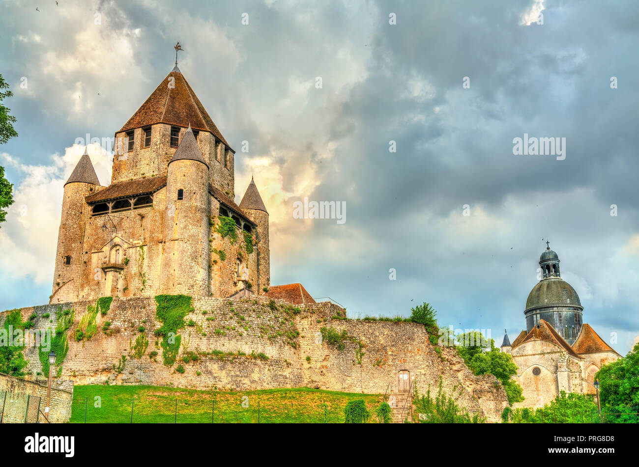 Medieval castle tower france hi-res stock photography and images - Alamy