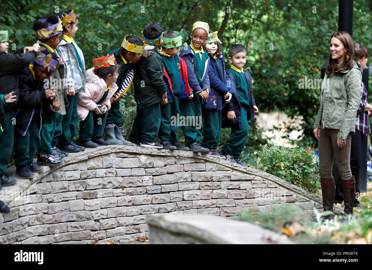 The Duchess of Cambridge says her goodbyes to children after visiting ...