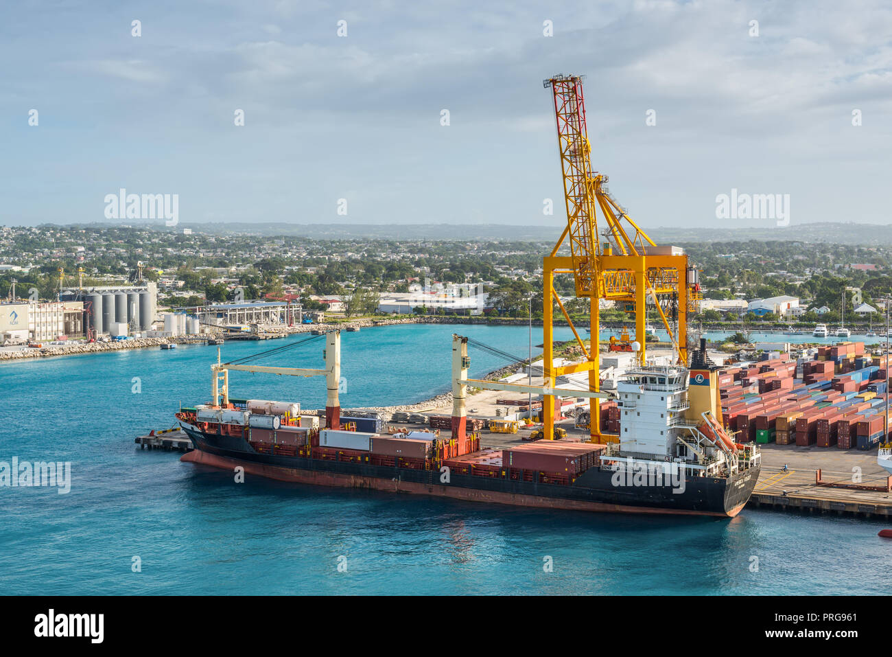 Feeder container vessel hi-res stock photography and images - Alamy