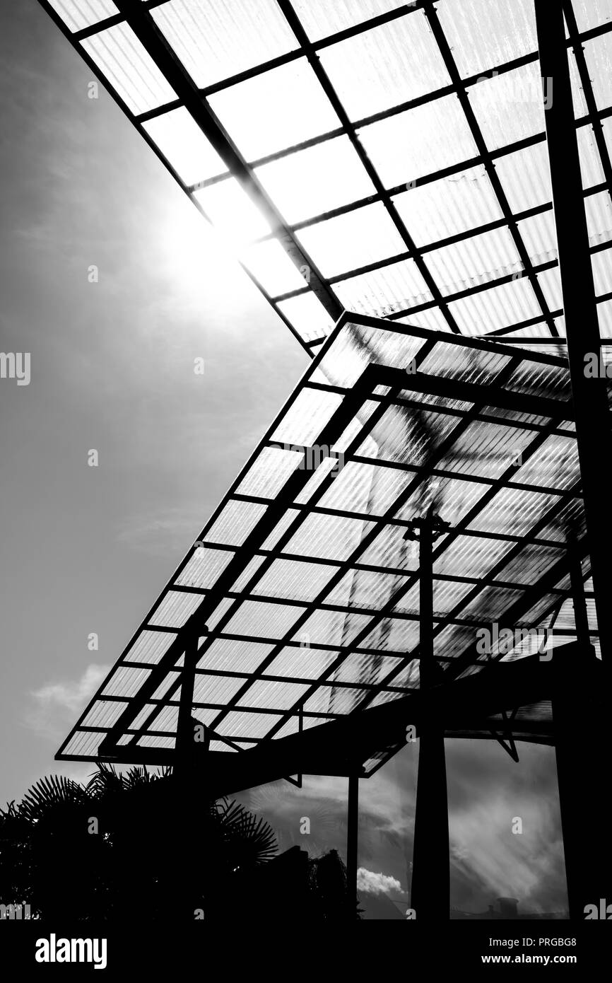 Part modern house in Black and White Stock Photos & Images - Alamy