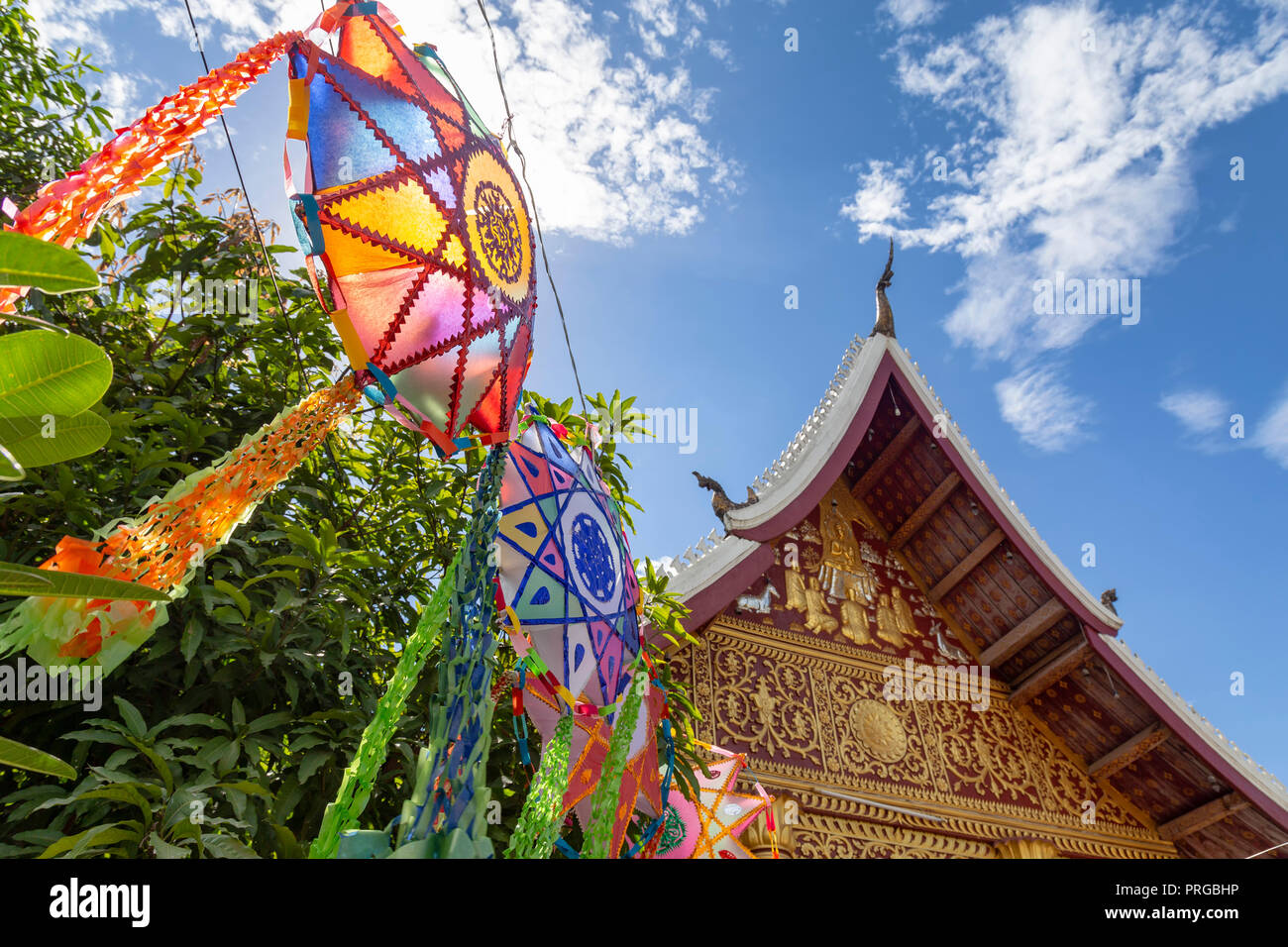 Novice monk in front of wat hi-res stock photography and images - Alamy