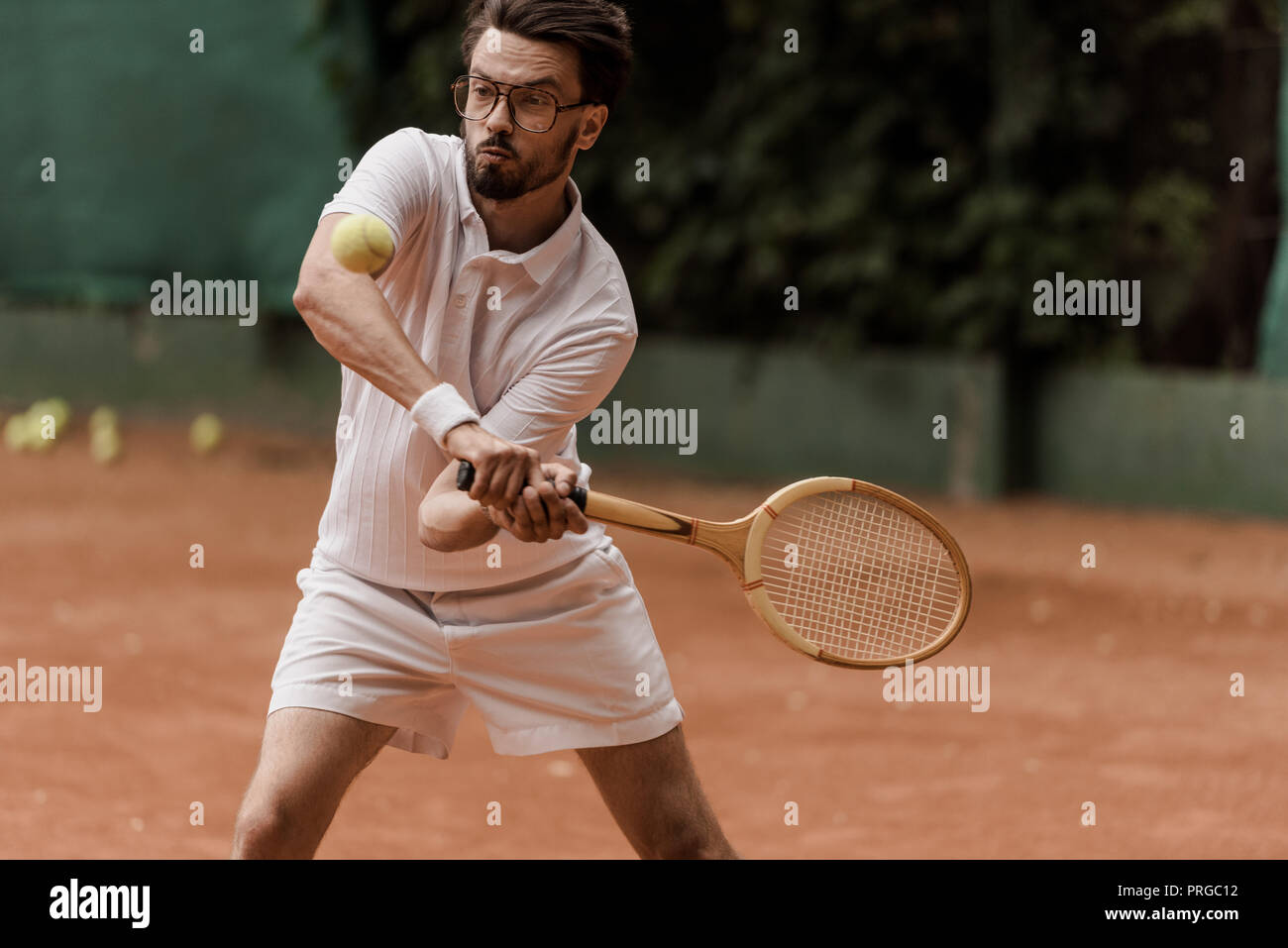 Tennis player hitting ball hi-res stock photography and images - Alamy